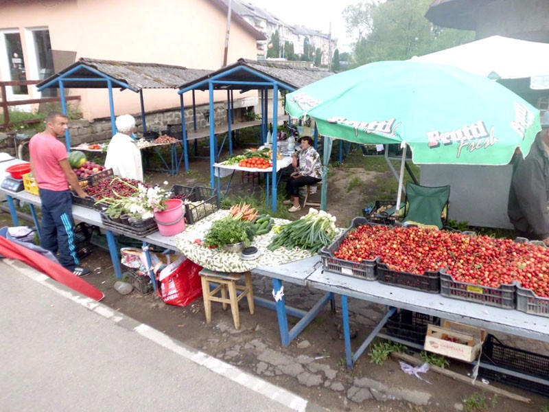 Produse lactate, flori, fructe şi legume - Graiul Maramureșului