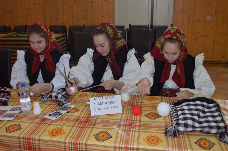 Copiii din Budești au confecționat mărțișoare tradiționale - Graiul ...
