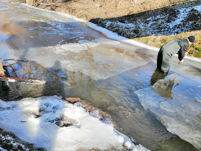 Avertizare! Formațiuni de gheață pe râuri și lacuri: Nu vă aventurați ...