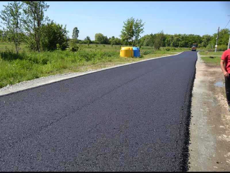 Asfaltări în curs pe 7,3 kilometri în Gârdani - Graiul Maramureșului
