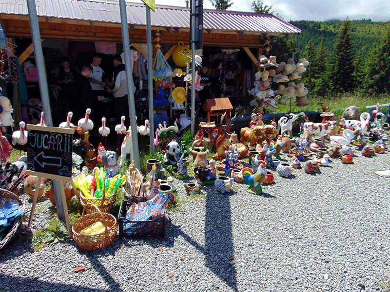 Kitsch la intrări în judeţ - Graiul Maramureșului